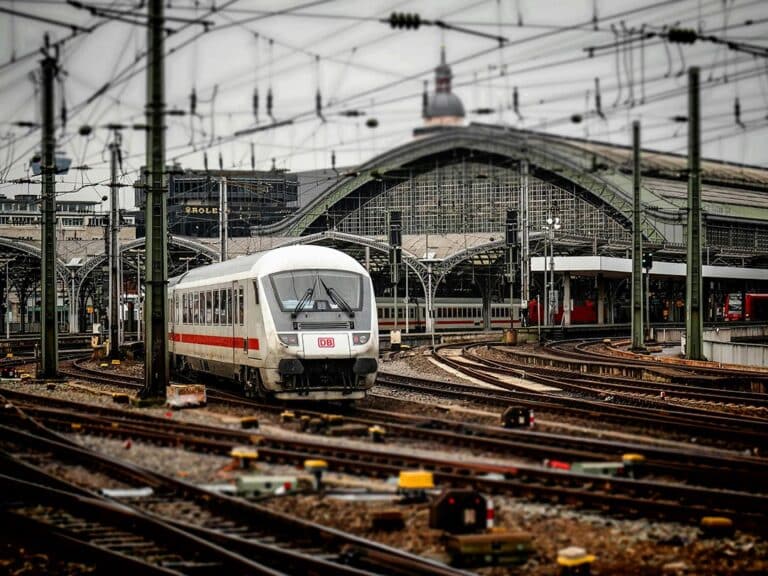 SSI (Solid State Interlocking) vs CBI | RSP Rail